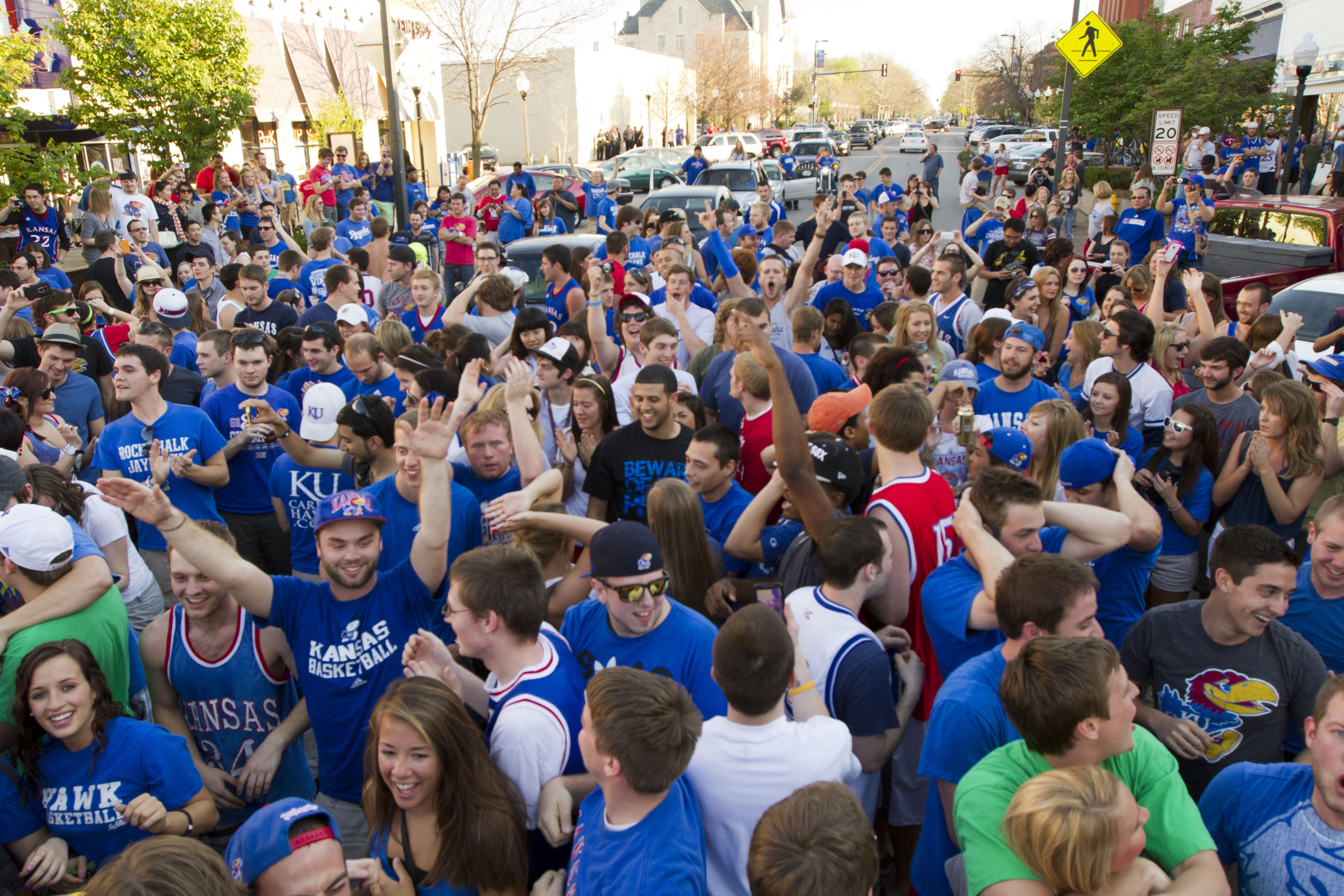 Dancin’ in the streets: Fans revel as KU advances to Final Four in New ...